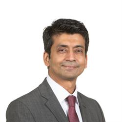 الدكتور حماد حسين - الأطباء والفريق الطبي.